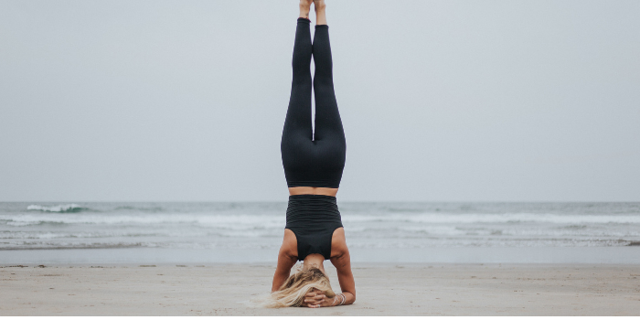 Come fare la verticale yoga: esercizi e segreti – ITALIAYOGA